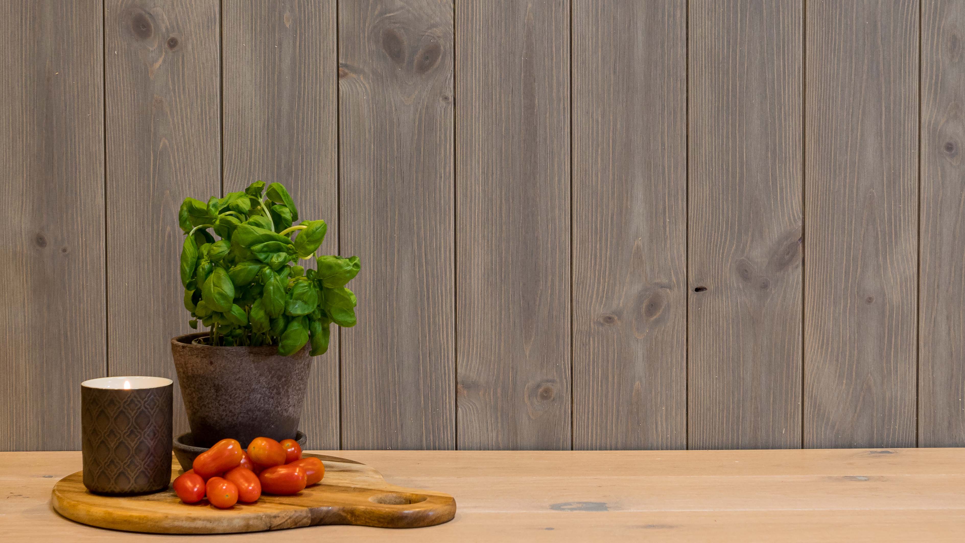 Beiset panel til vegg og tak